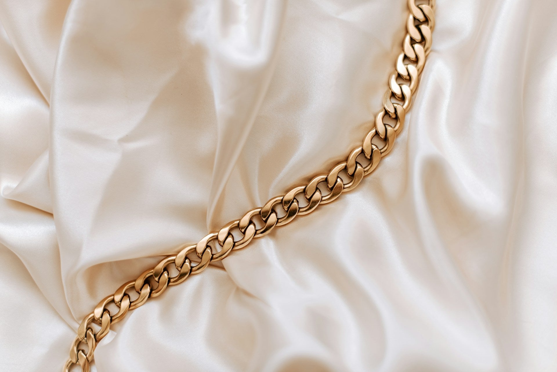 Why the Cuban Chain Still Runs Urban Fashion